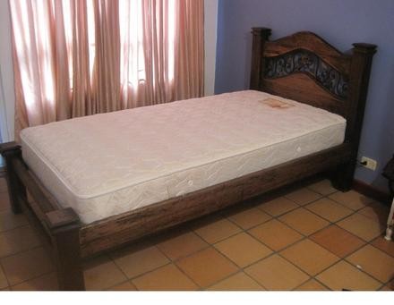 cama-en-madera-rustica-con-colchon-bogota,-d.c.-bogota,-d.c.-colombia ...
